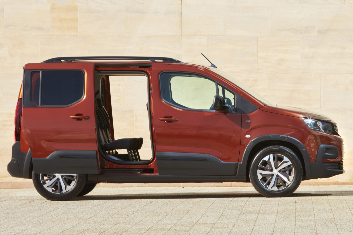 The Car Enthusiast | image gallery | 2023 Peugeot e-Rifter GT